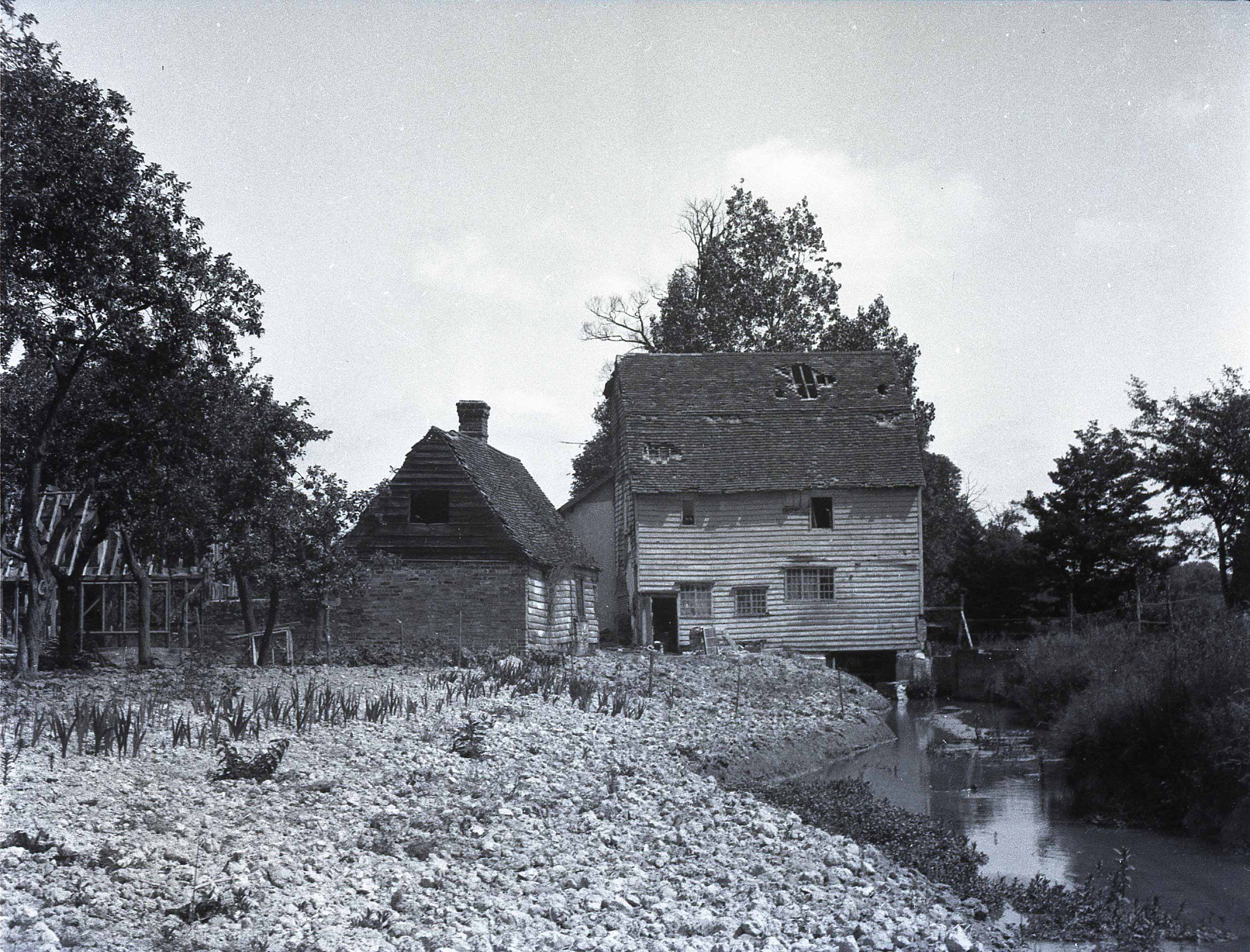 Topcliffe Mill: images of the exterior | Historic Buildings in Meldreth ...